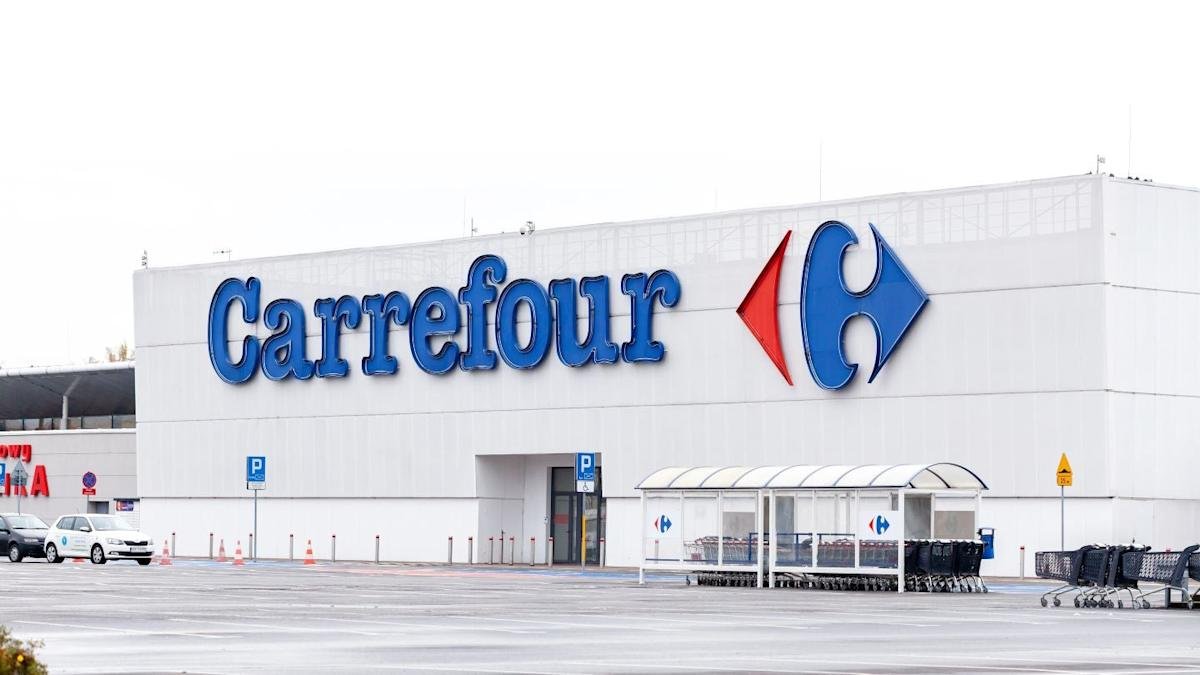 Carrefour 2025 gross sales develop as revenue hit by foreign money and ...
